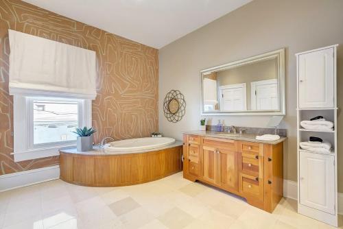 Stunning Historic Home - Dt Location! - Sleeps 8 - Denver, CO