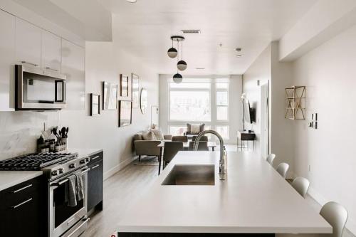 Contemporary Cool Lifestyle Loft - Zuni Lofts - The Satellite, Denver