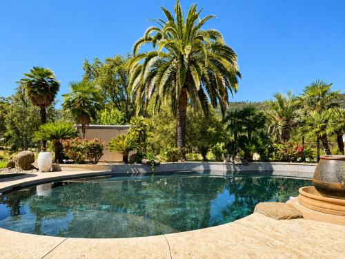 Private Mountain Retreat With Pool And Mini-golf - Oakhurst, CA
