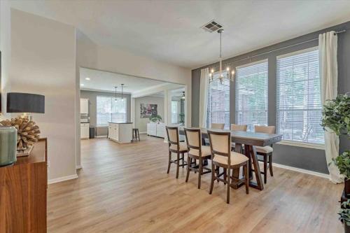 Woodlands Grand 3br Cozy House - The Woodlands, TX