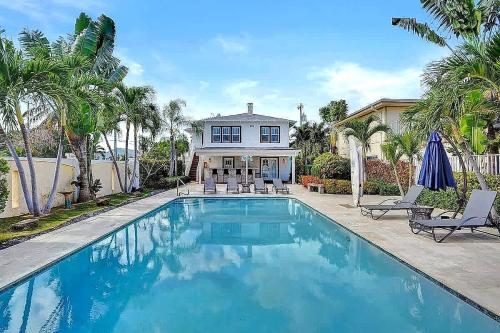 Modern Lake Worth Suite 2 Queen & Pool Access - Palm Beach, FL