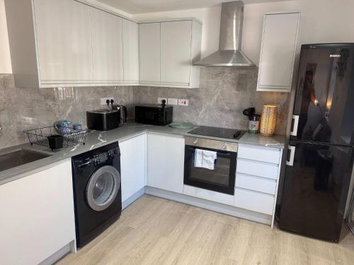 Spacious 3br Flat Sleeps 10 For Groups & Family - Cardiff