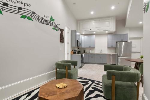 Luxury Art Suite In Nola Cbd - New Orleans, LA