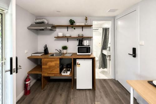 Detached King Studio With Private Bath & Kitchen In Carramar - Nearby Station & Shops - Fairfield