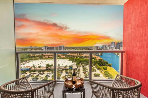 Bright Studio W Private Balcony & Shuttle - Hallandale Beach, FL