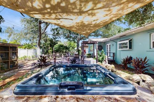 Blue Palm House - St. Petersburg, FL