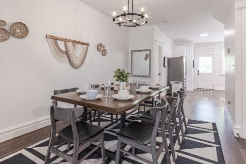 St. Louis Family Retreat W/ Crib, Pets & Parking - Saint-Louis, MO