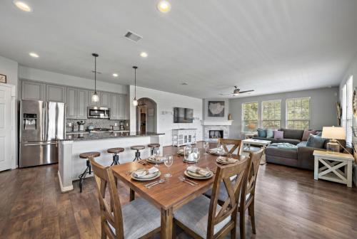Perfect Seabrook Retreat Just Minutes From The Bay With Fire Pit And Cowyboy Soaking Pool - Seabrook, TX