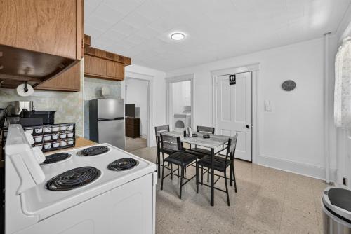 Charming 2-bedroom, 1-bath Getaway - Waymart, PA