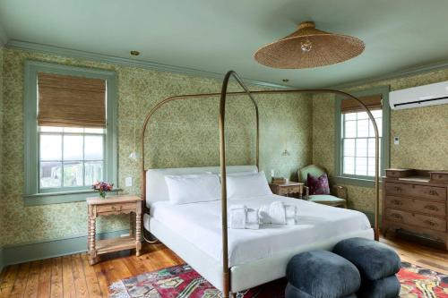 The Nicholas Veranda King Suite- 1 Block To King - Charleston, SC
