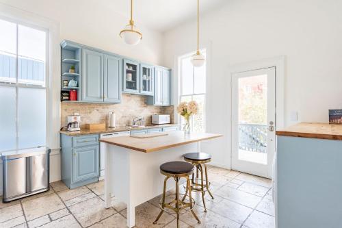 Renovated Historic House Minutes From Sf! - Oakland, CA