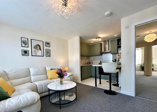 Modern 2 Bedroom Apartment, Near The Sea & City - Edinburgh