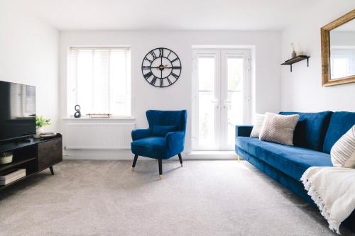 Spacious 4 Bed - Sleeps 6 - Private Parking - Contractors - Swindon