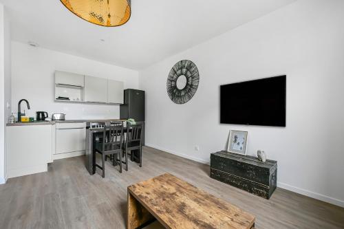 Citylodge Evreux - Spacieux 40m2 1 Ch Parking Wifi - Proche Centre & Gare - Évreux