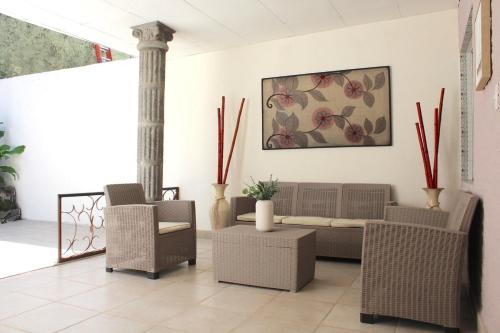 Casa Fontana - 3br Home With Terrace & Free Parking - San Salvador