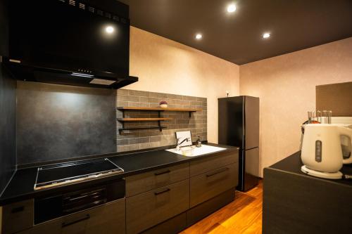 Machiya Izumi Goyo Modern Japanese-style Townhouse - Kyoto