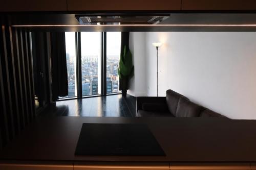 Luxury High-rise Skyline Views - Greenwich