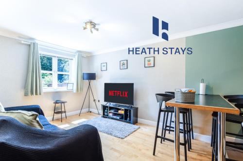 Newly Refurbed Warwick Apt 2br, Sleeps 3, Free Parking, Wi-fi - Warwick