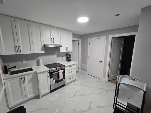 2br Clifton Hill Retreat Walk To Falls Parking - Niagara Falls