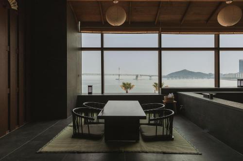 Moru 402 - Pusan