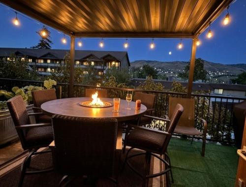Lakeside Luxury With Hot Tub And Pool - Chelan, WA