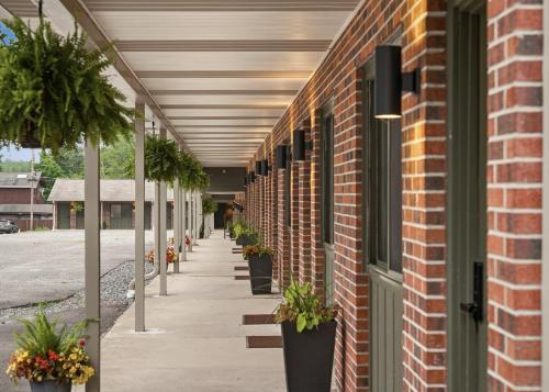 Sullivan Trail Inn And Suites - Poconos