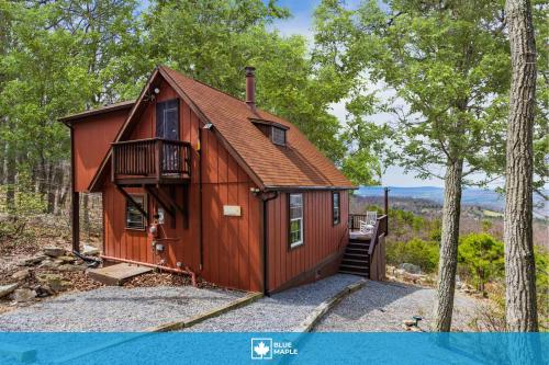 Mountain Chalet W Hot Tub & Private Balcony - West Virginia