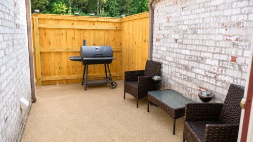 Urban Oasis Retreat In The Southwest! - Huntsville, AL