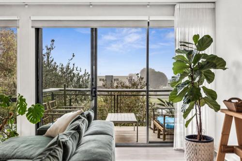 Coastal Resort Style Living Golf Tennis Pool & Beach - Geelong