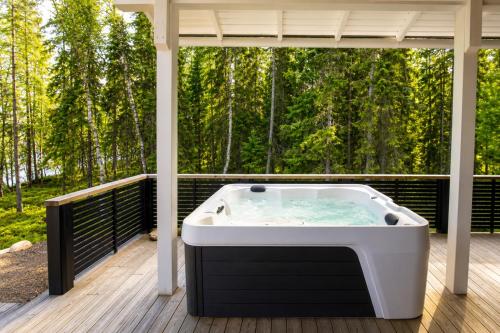 Norvamaja With A Lake View, Sauna And Jacuzzi - Rovaniemi