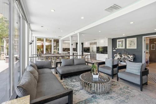 Hollywood Hills 4br City View Home By Colby And Conrad - Los Angeles