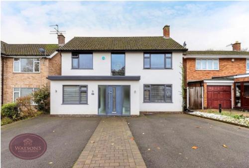 The White House 4 Bedroom, Two Reception Rooms, High Specification, Located 2 Miles From Jct 26 Exit - Nottingham