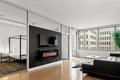 Modern Downtown Dallas City View High-rise, Free Parking, Pool, Gym - State Thomas - Dallas