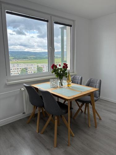 Spacious Apartment In Wine Region With 2 Balconies - Pezinok