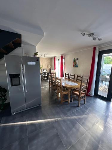 Maison Spacieuse Avec 3 Chambres Proche La Rochelle - La Rochelle