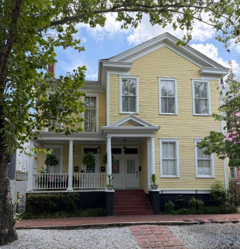 Victorian Home On Duffy Street - Savannah, GA