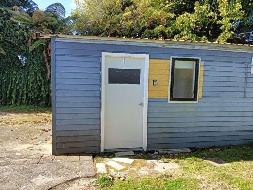 2 Double And 1 Sofa Beds Chalet - Rotorua