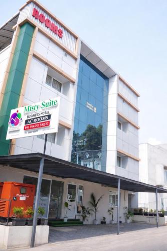 Misty Suite Infopark - Kochi