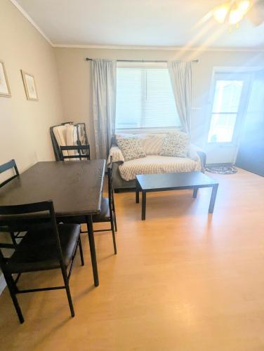 7 Mile Beach Is Across The Street Sleeps 3 Pets - Kennebunkport, ME