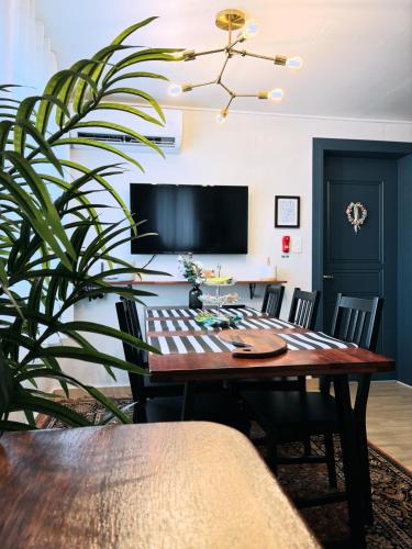 New, 10 Minutes To Hongdae, 3 Minutes To Airport Bus, Han River, And Hapjeong Station, Myeongdong, G - Seoul