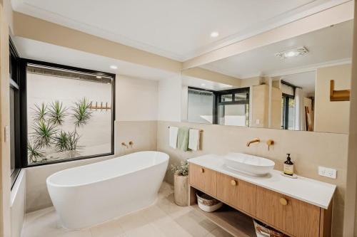 Wildwood - Luxe Vineyard Retreat With Tranquil Views - Yallingup