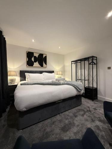 Large Luxury 5bdr Home 2 Bath And Free Parking - Watford