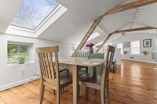 Studio Flat Above Historic Cider Mill - Fairfield, CT