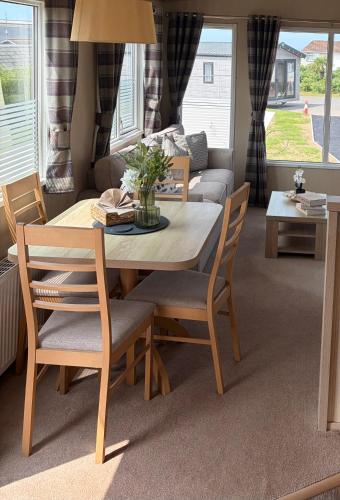 Beautiful Caravan Sleeps 6 Views Of Lundy Island - North Devon District