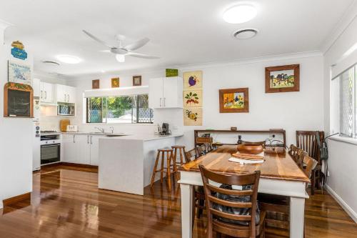 Kim's Beach House - 73 Shirley St - Byron Bay
