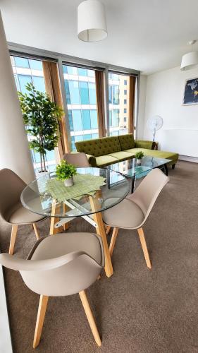 Central Milton Keynes- 2 Bed 2 Bath - Free Parking - Milton Keynes