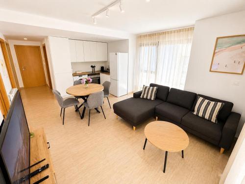 Piso De 2 Habitaciones Con Terraza Cerca De La Playa Y Del Centro - Ares