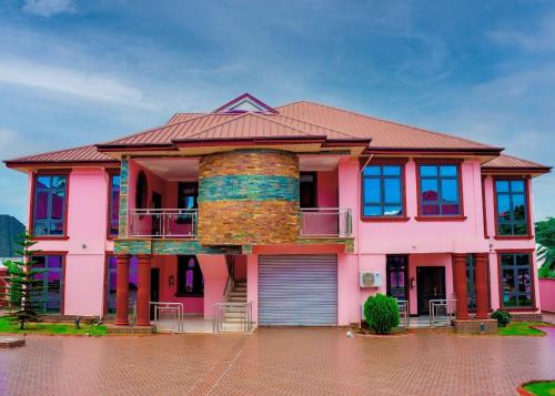Modern 2 Bedroom Apartment In Gated Compound Willjeth Family Guesthouse In Santasi Apampatia Kumasi - Kumasi