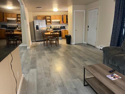 Cozy 4 Bedroom Apt - Long Lake, Anchorage