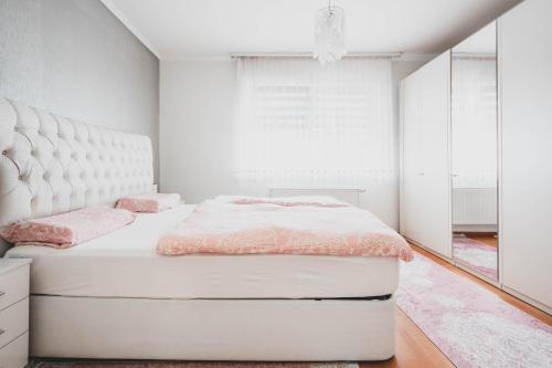 Spacious 4-bedroom House With 2 Bathrooms And Garden Near Hannover Exhibition Center - Hannover
